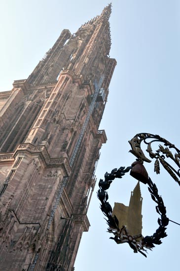 Un bonnet phrygien sur la flèche de la Cathédrale
