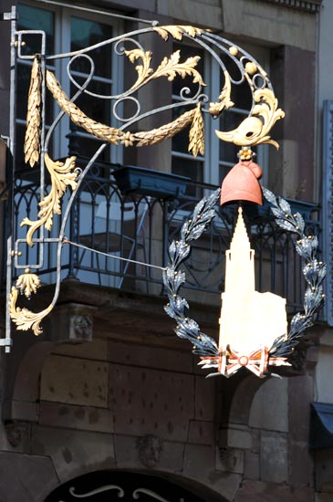 Un bonnet phrygien sur la flèche de la Cathédrale