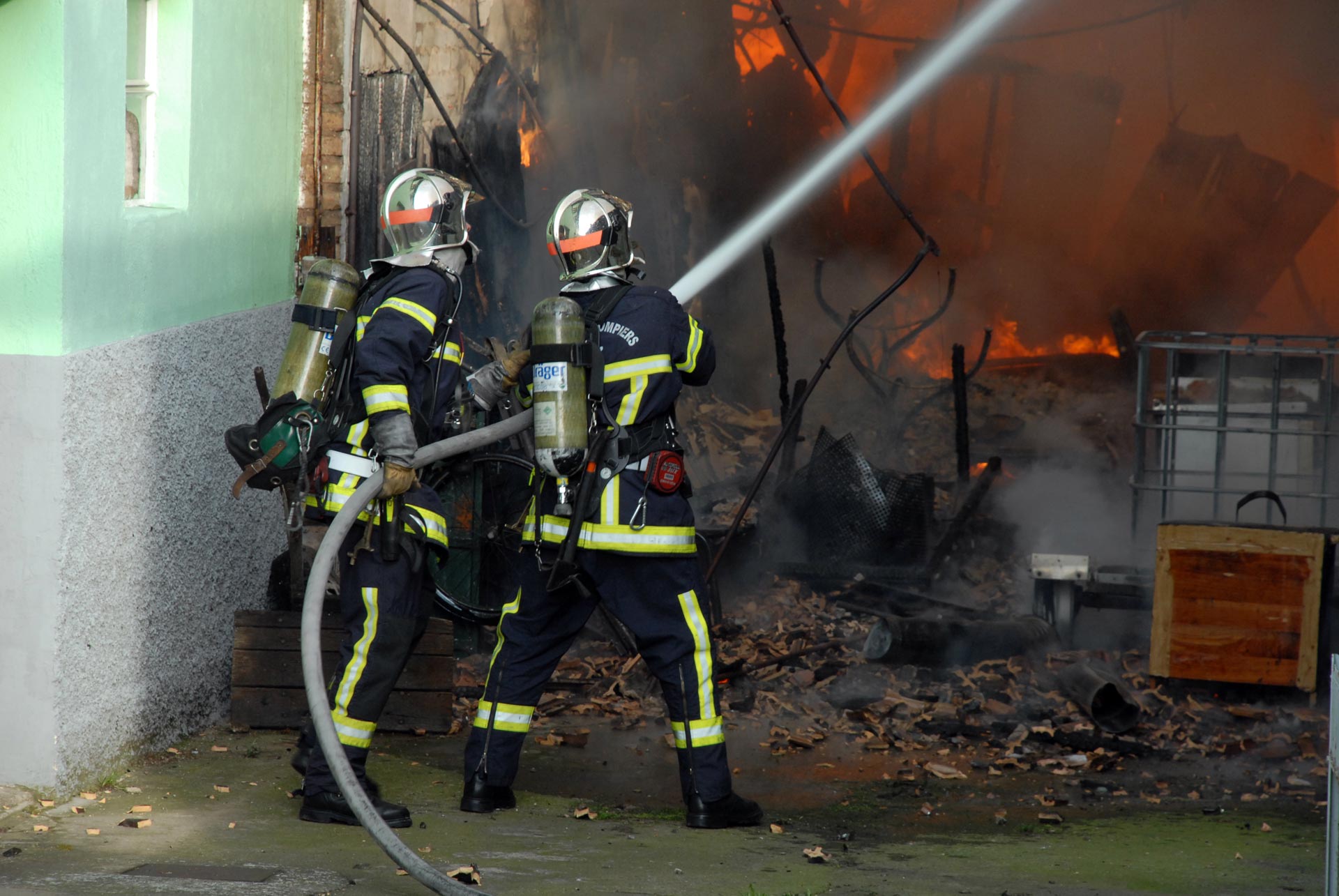 Pompiers en intervention - Strasbourg Photo - Photographe à Strasbourg ... Pompiers en intervention - Strasbourg Photo - Photographe à Strasbourg ...
